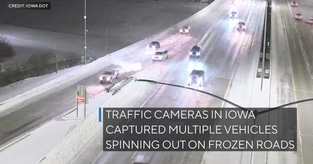 Multiple vehicles crash on interstate in Iowa amid slippery conditions ...