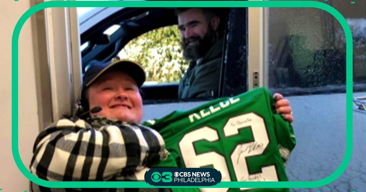 Jason Kelce signs Philadelphia Eagles jersey for worker at Delco ...
