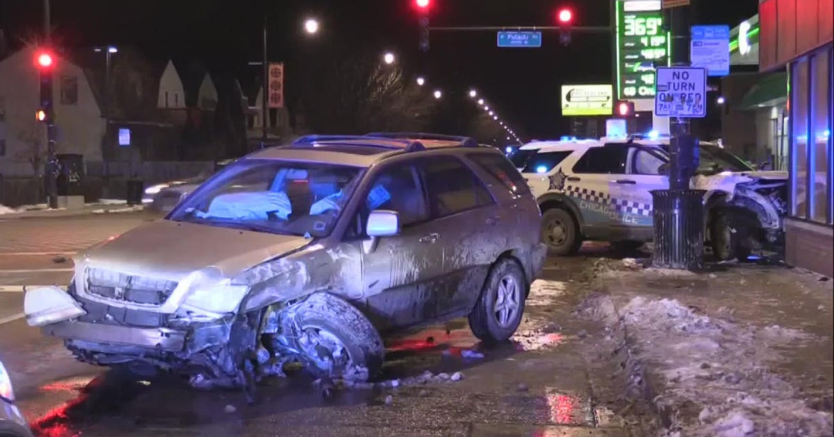 3 hurt including 2 officers after crash on Chicago's Northwest Side ...