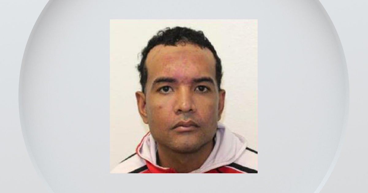 Denver police search for murder suspect Cesar Castillo-Aquino - CBS ...