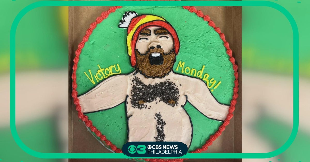 Missouri bakery recreates shirtless Jason Kelce as a cookie - CBS ...