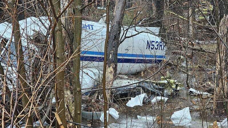 Wiggins Flight 1046, BE99 down in NH. Pilot survived, it was a miracle ...