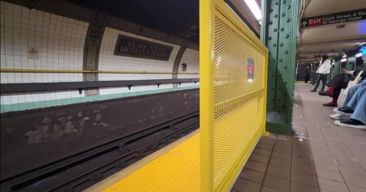 MTA installing more subway platform barriers this weekend - CBS New York
