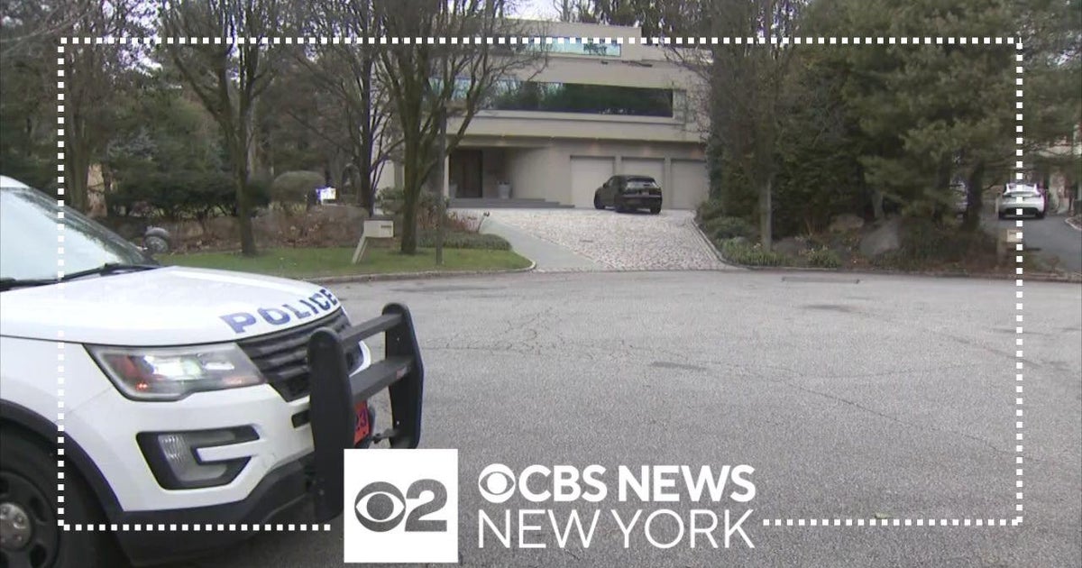 Victim recalls terrifying home invasion ordeal - CBS New York