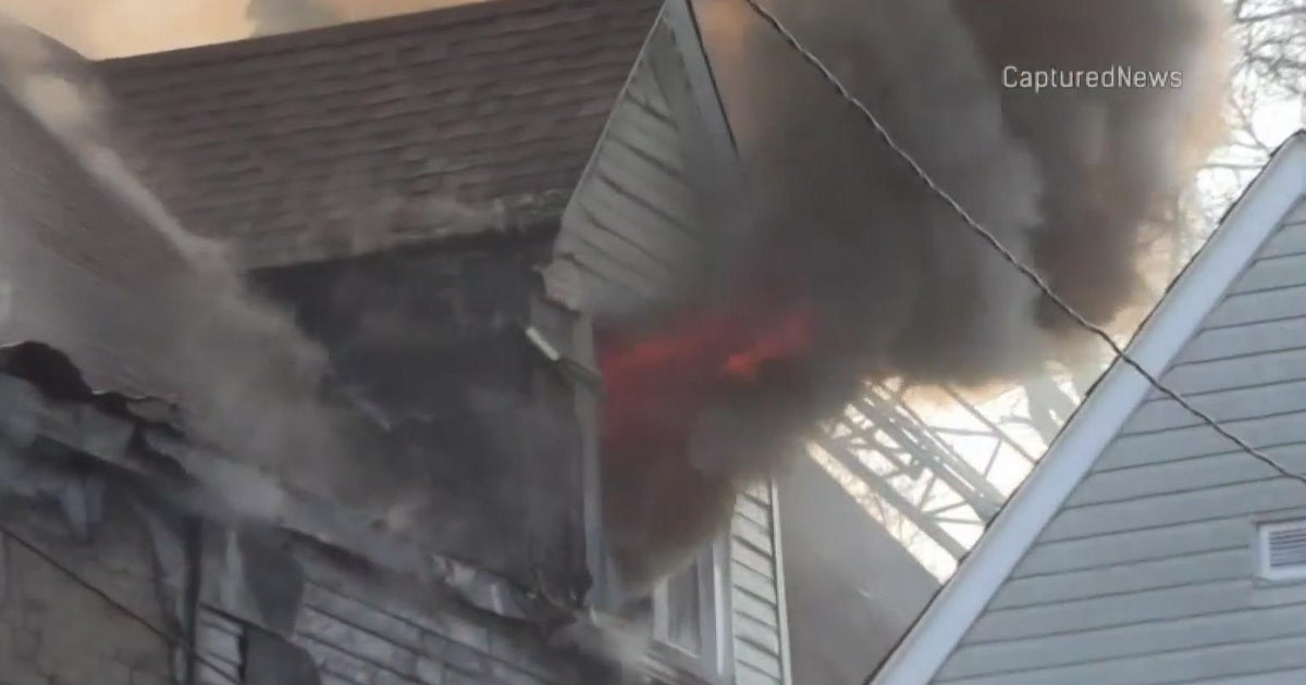 Firefighters battle heavy smoke caused by house fire in Chicago - CBS ...