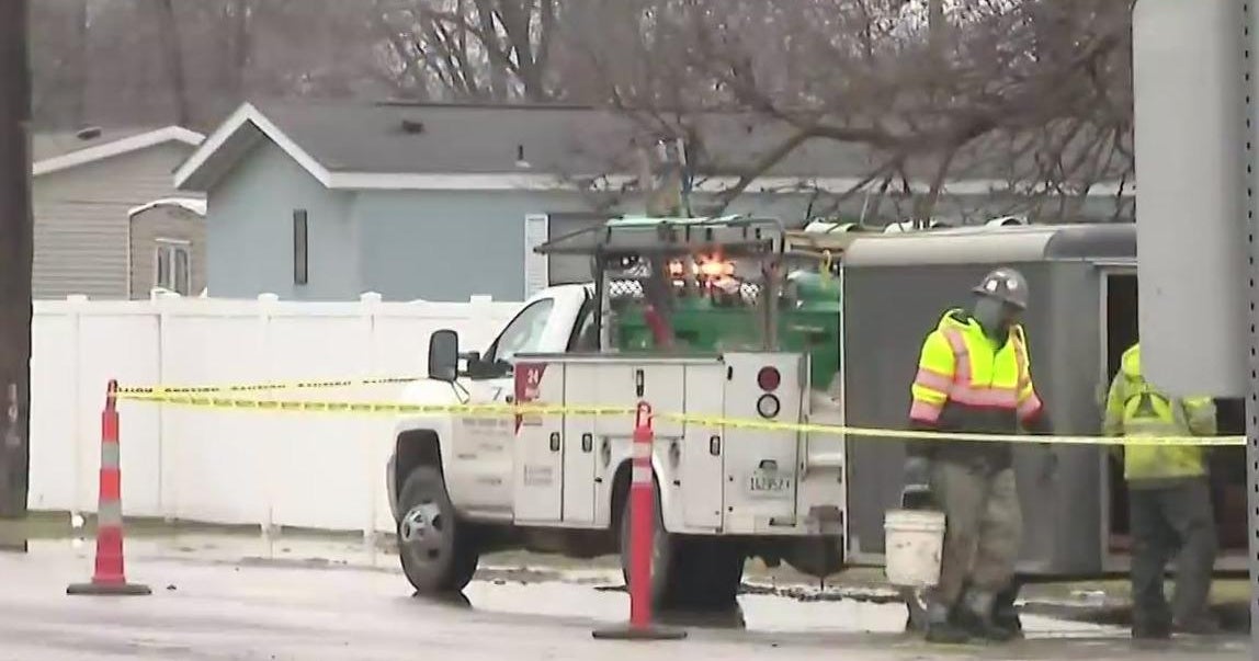 String of water main breaks continues in Dixmoor - CBS Chicago