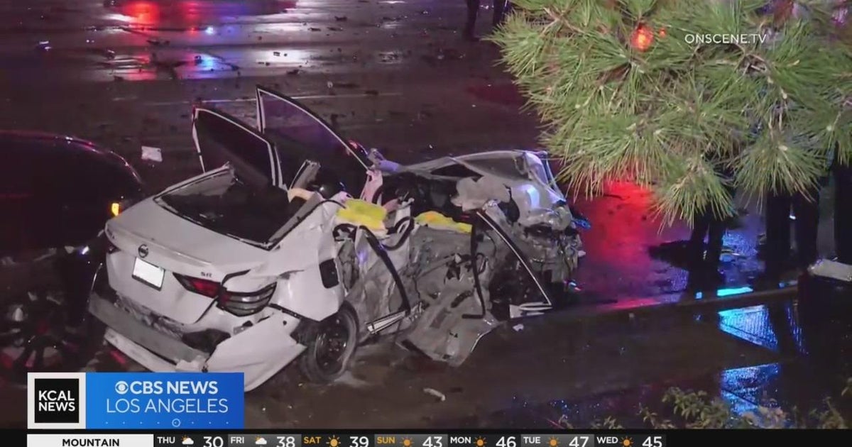 3 high school students killed after pursuit crash in Fontana - CBS Los ...