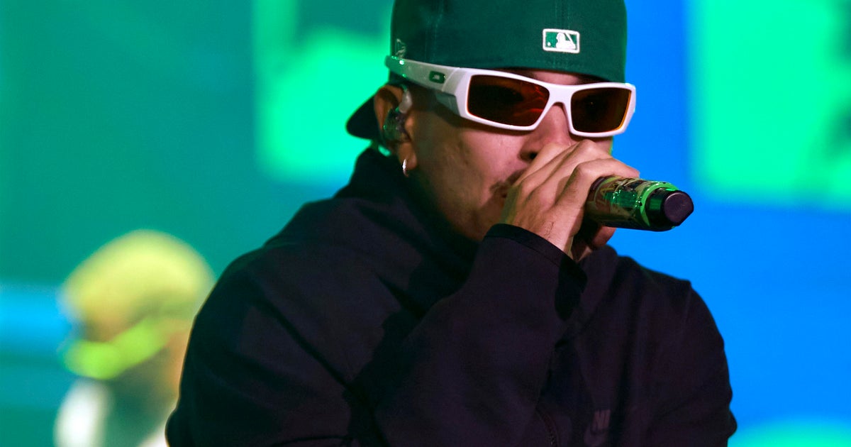 Feid announces US tour that will kick off at Sacramento's Golden 1 ...