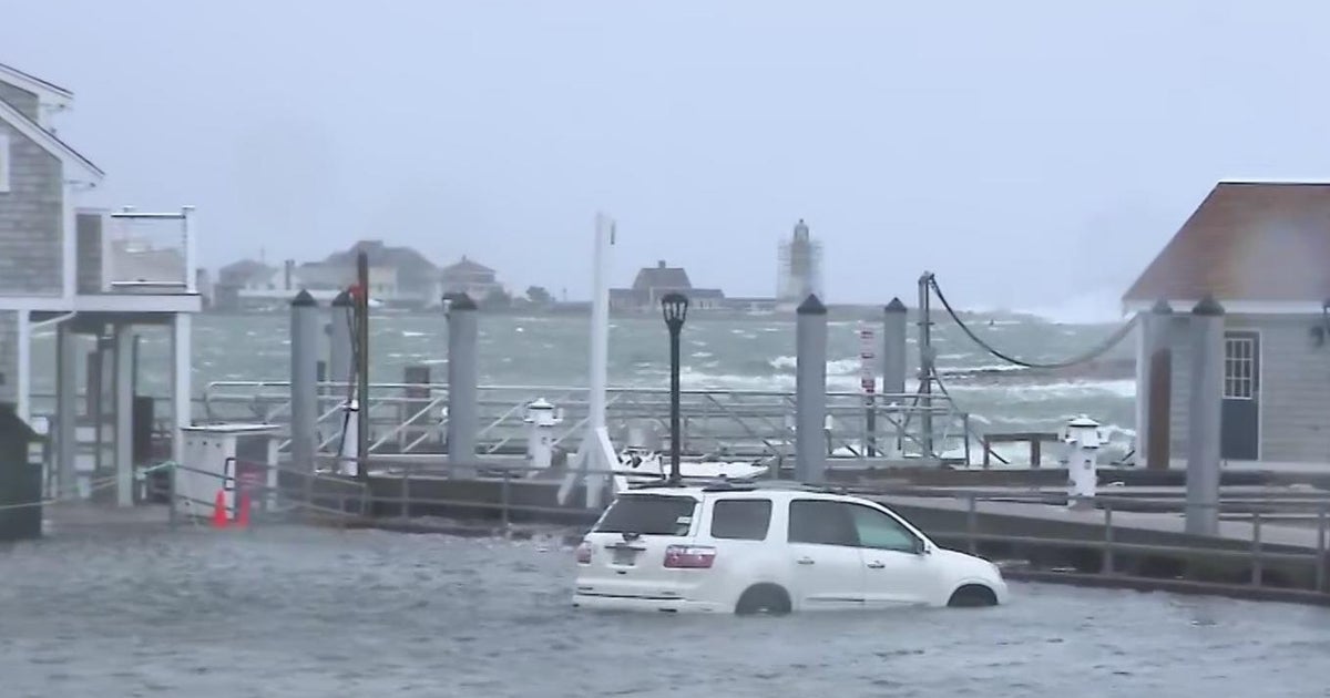 Scituate parking lot floods during nor'easter - CBS Boston