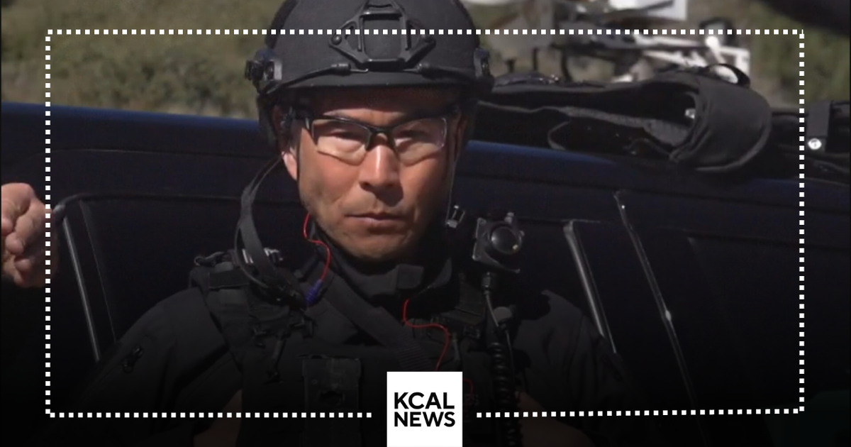 Renowned surgeon provides life-saving training to LAPD's elite - CBS ...