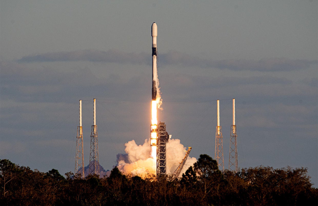 SpaceX launches private-sector lunar lander on trail-blazing flight to ...