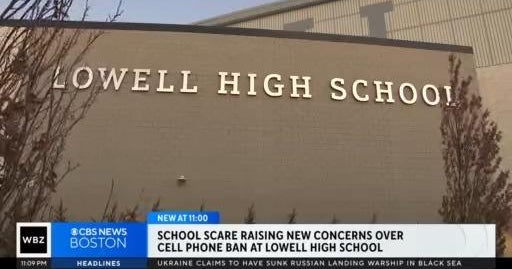 Lowell parents, students question cellphone ban after lockdown - CBS Boston