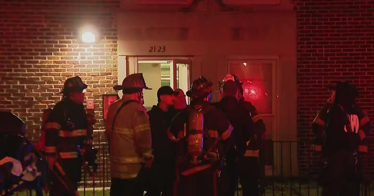 Fire breaks out in west suburban Chicago apartment building - CBS Chicago
