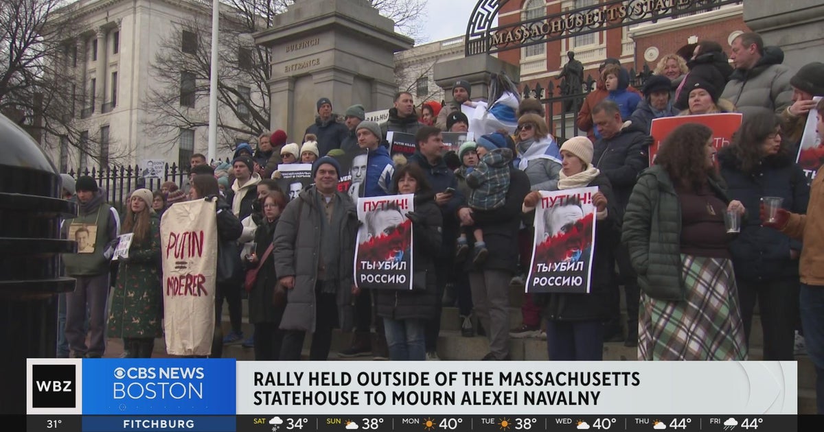 Massachusetts residents mourns death of Russian opposition leader ...