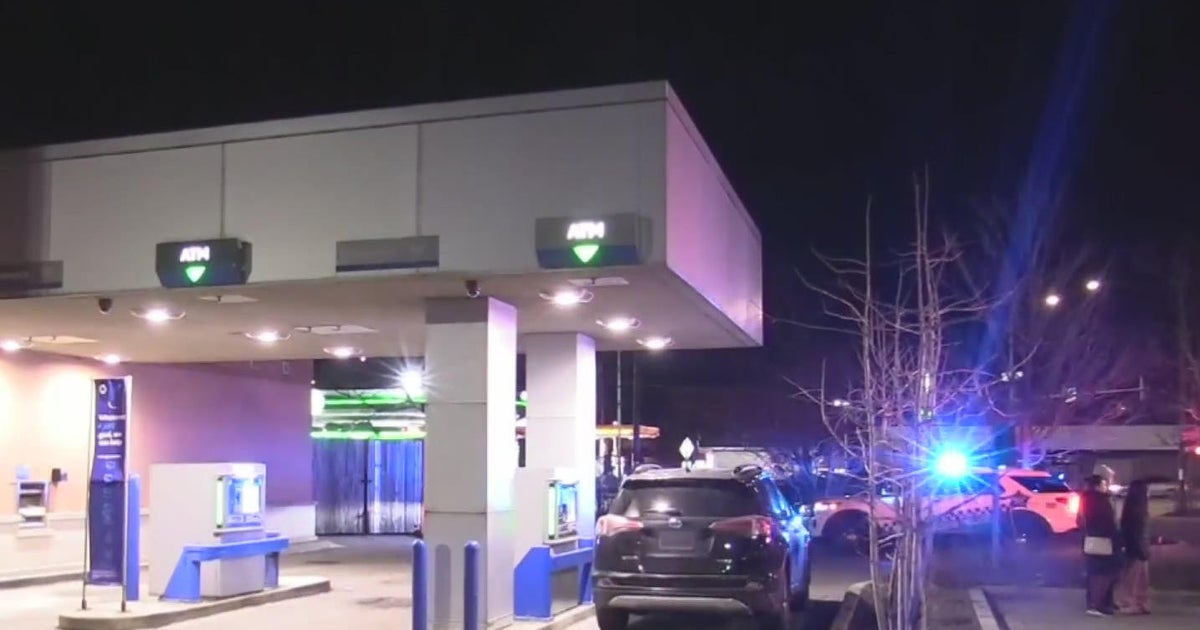 Woman attacked at Chicago ATM; expert says crimes at ATMs are up - CBS ...