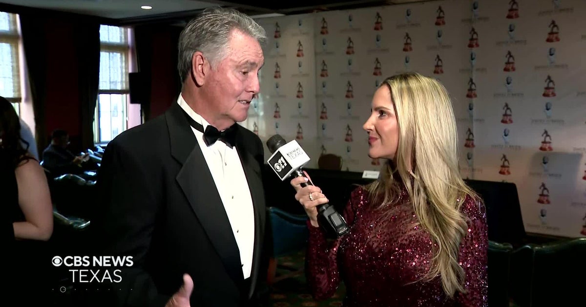 Former Arizona State, Dallas Cowboys quarterback Danny White receives ...