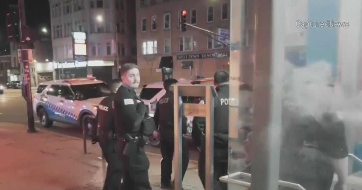 Chicago train passengers unsettled after shooting on CTA Blue Line ...