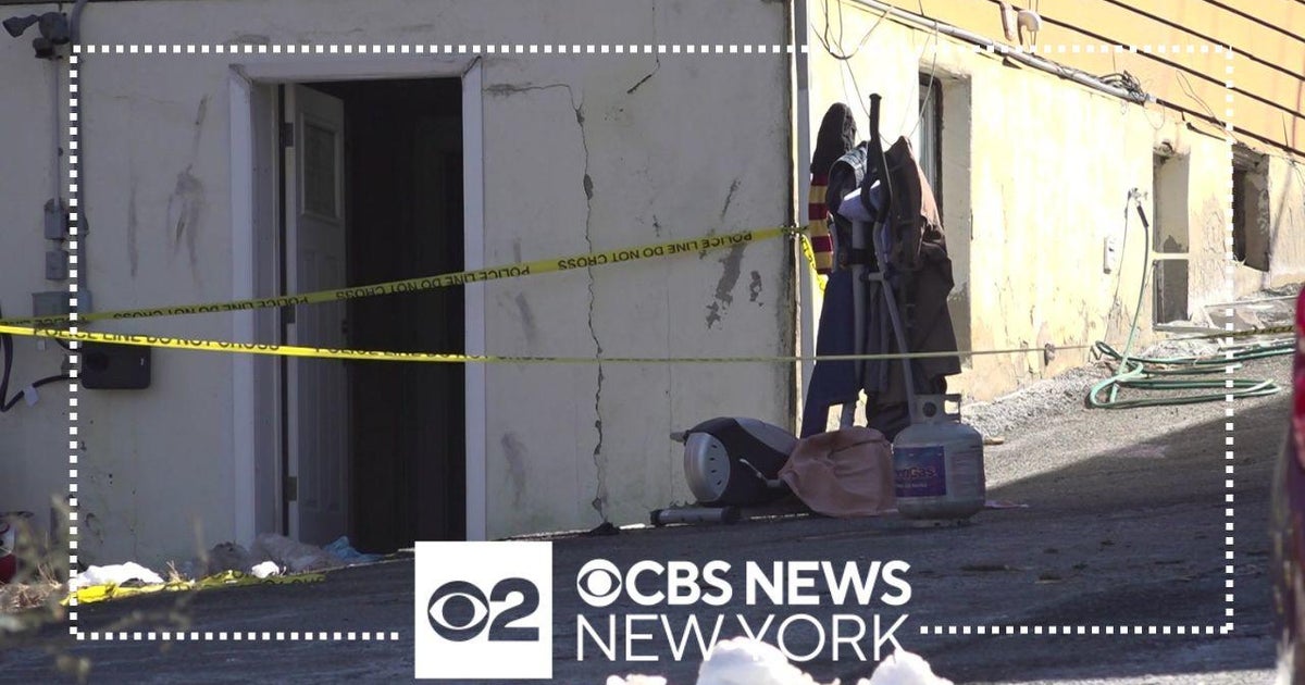 2 people die after suspicious house fire in Teaneck, New Jersey - CBS ...
