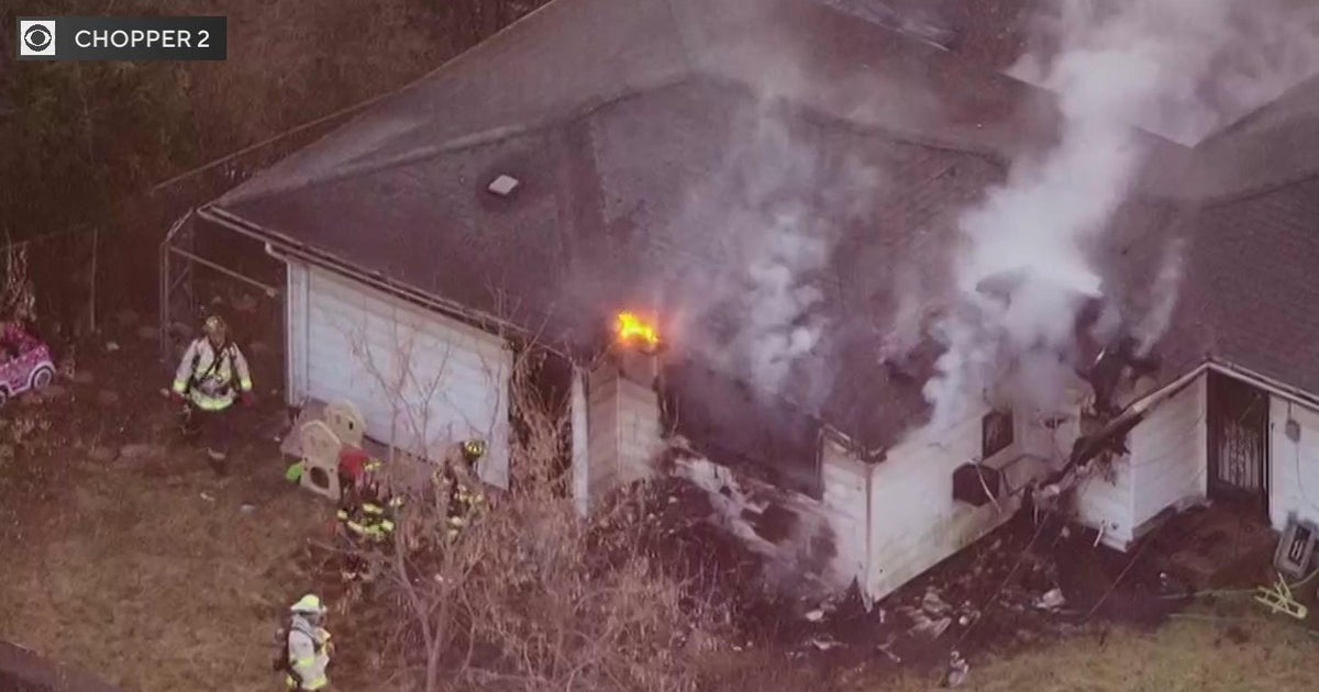 Firefighters gain upper hand in south suburban Chicago house fire - CBS ...