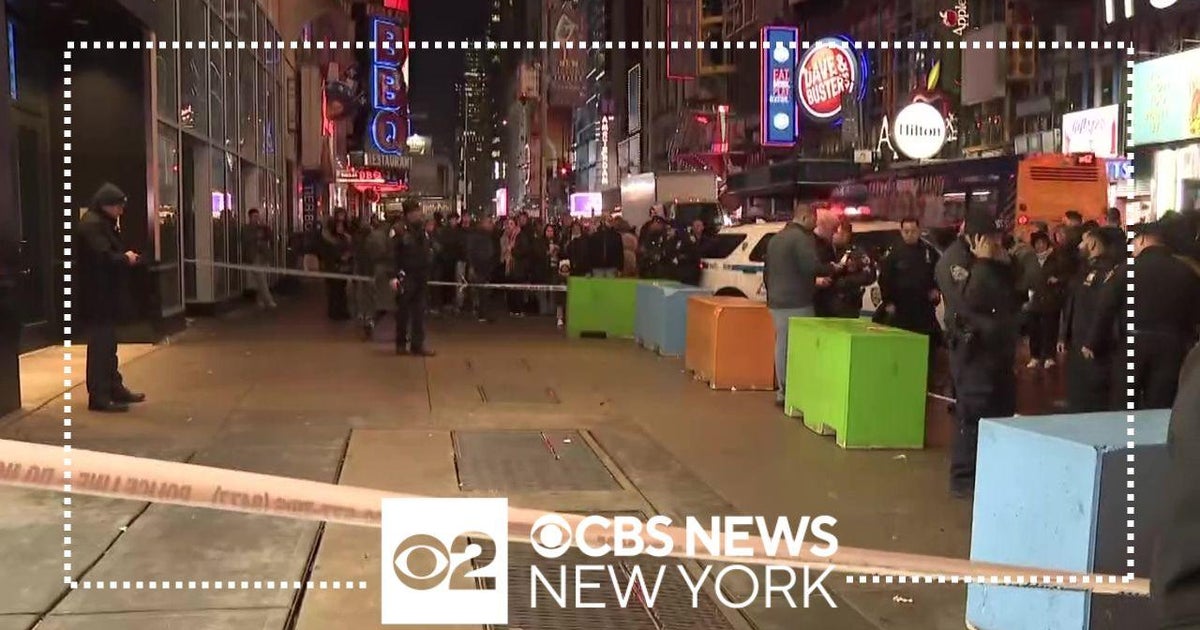Police seek more suspects in latest Times Square attacks - CBS New York