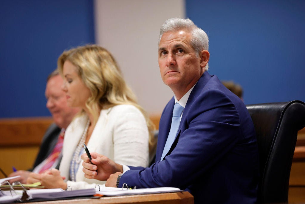 Attorneys for Trump, Fani Willis spar at final hearing over removing ...