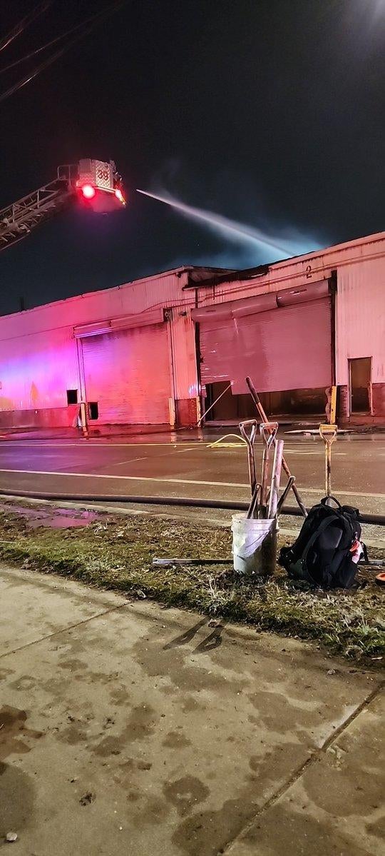 Chicago firefighters battle massive warehouse fire on Near West Side ...