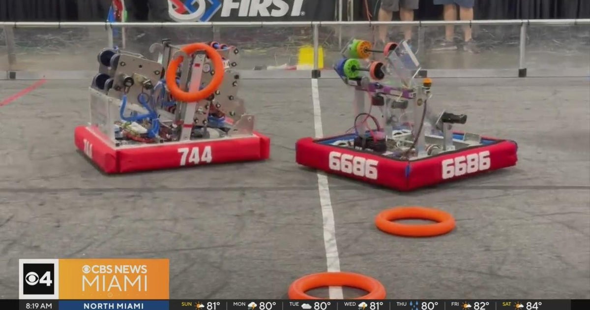 High school students battle it out in robotics competition - CBS Miami