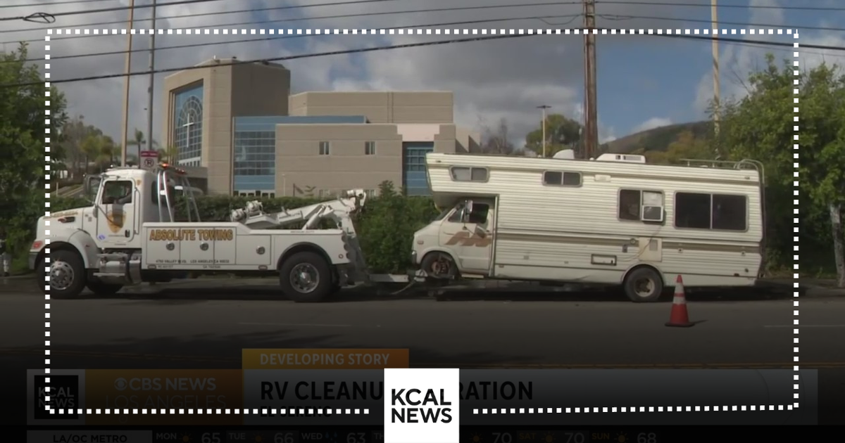 RV cleanup operation underway In El Sereno - CBS Los Angeles