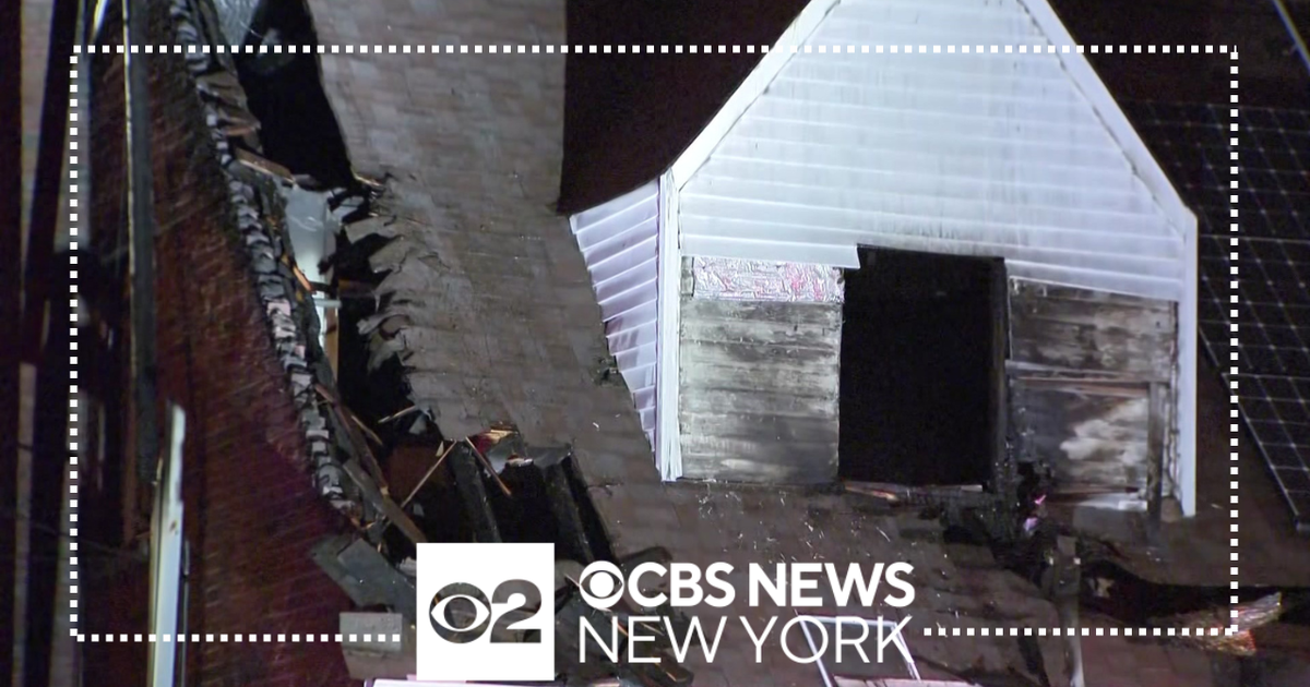Firefighters battle overnight blaze in Rahway, New Jersey - CBS New York