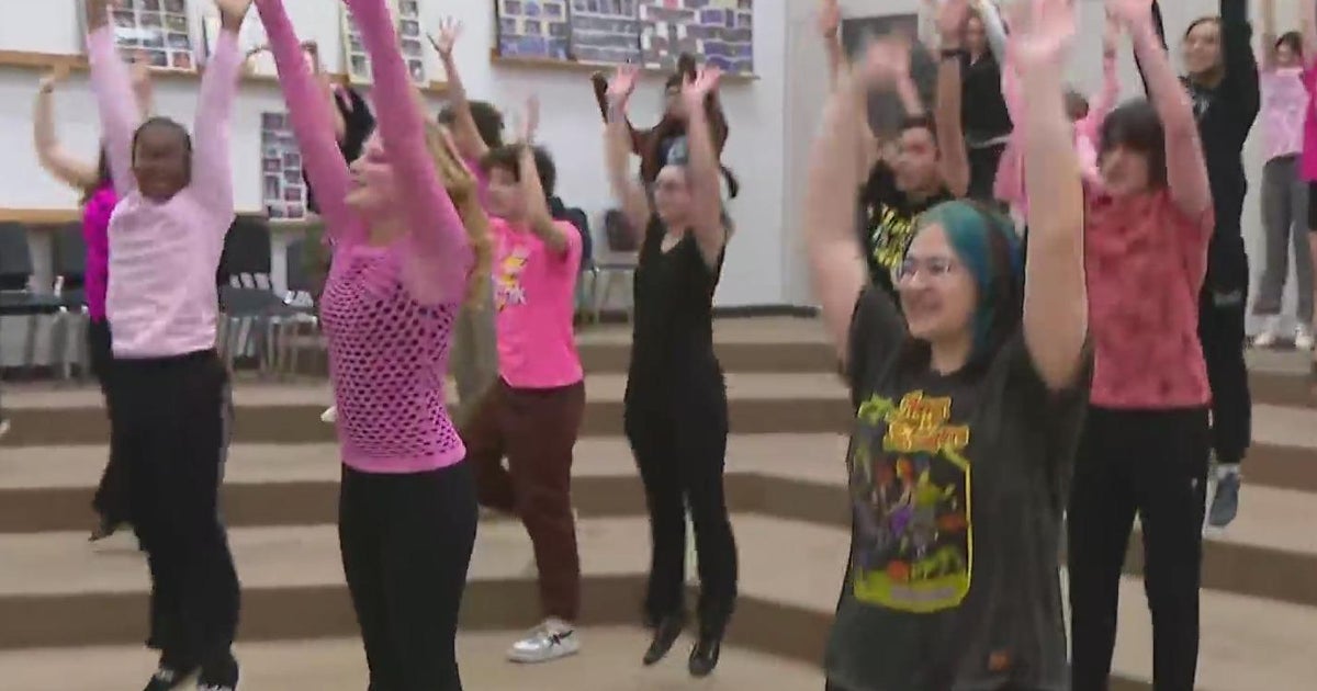 School Spotlight: "Mean Girls" musical is so fetch - CBS Chicago
