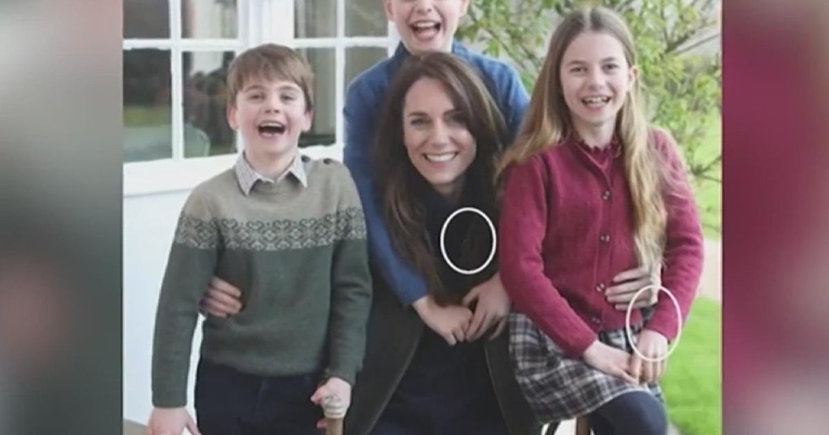 Family picture turned into royal headache for Kate Middleton - CBS Chicago