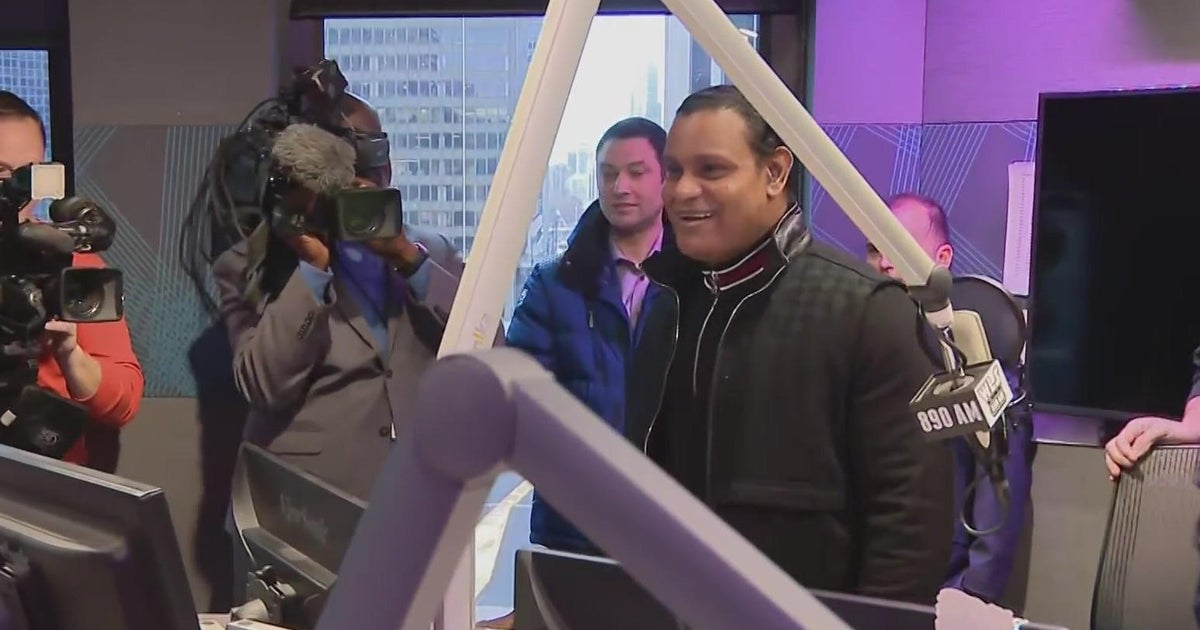 Cubs legend Sammy Sosa returns to Chicago - CBS Chicago
