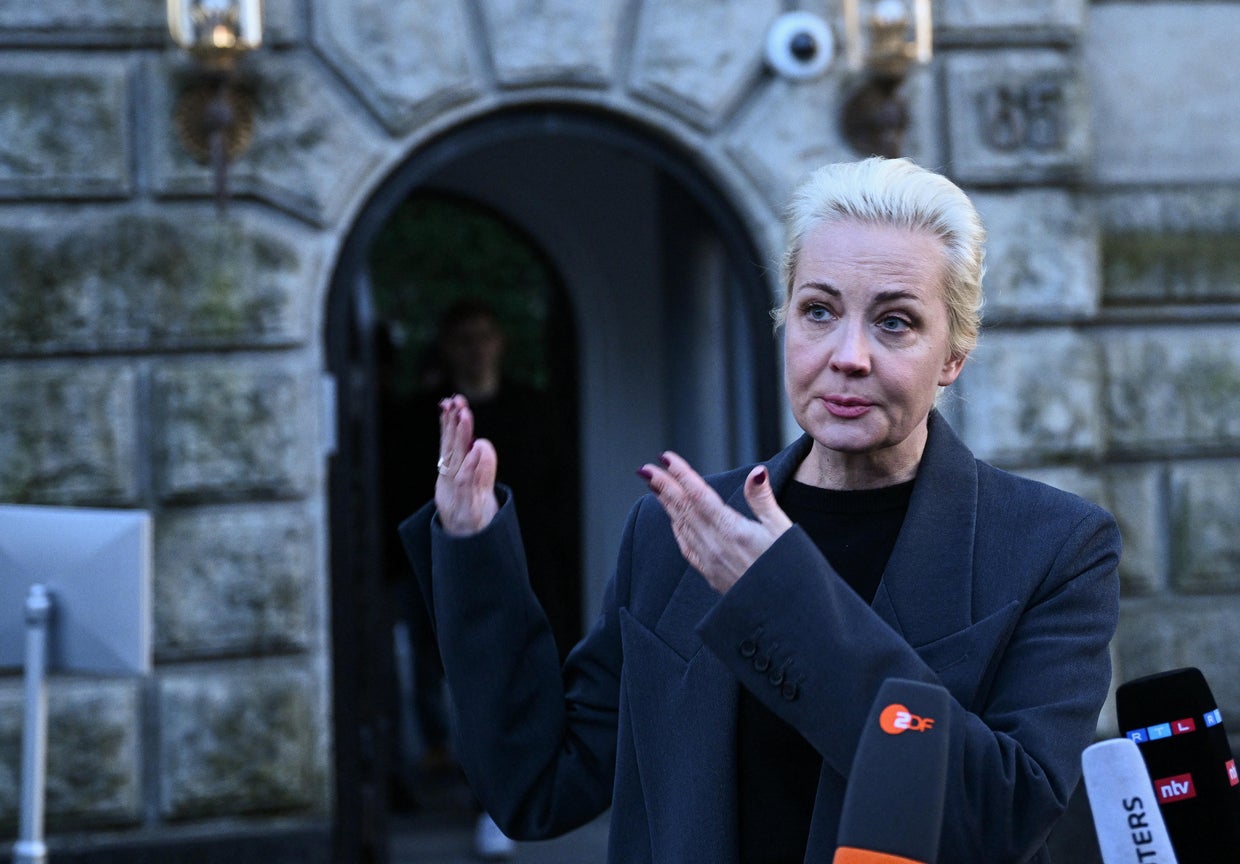 Russia issues arrest warrant for Yulia Navalnaya, widow of Alexey Navalny - CBS News