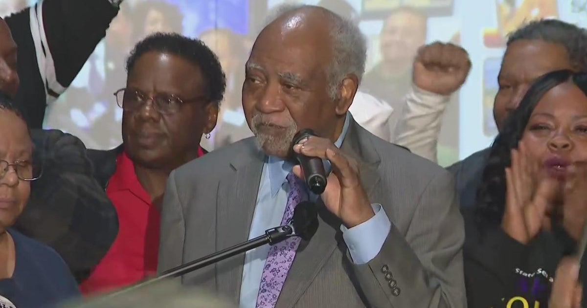 U.S. Rep. Danny Davis wins primary for bid for another term - CBS Chicago