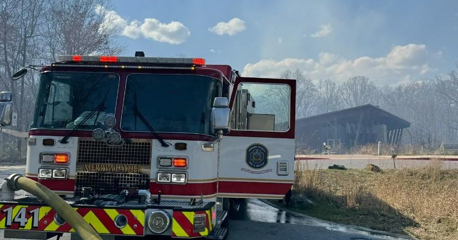 Firefighters battle large brush fire in Howard County - CBS Baltimore