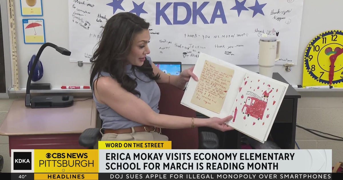 Erica Mokay reads to Economy Elementary School - CBS Pittsburgh