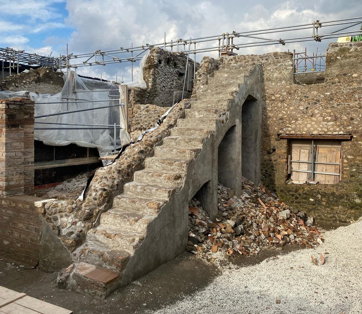 Construction site found at Pompeii reveals details of ancient building techniques – and politics ...