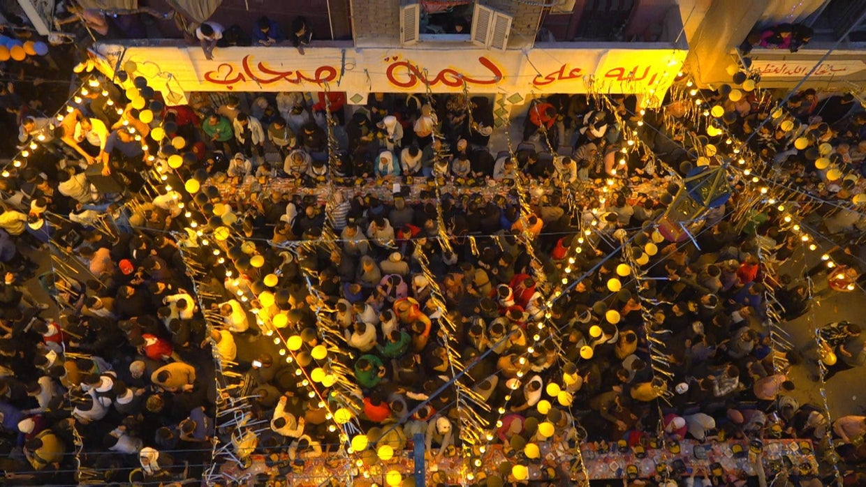 Thousands pack narrow alleys in Cairo for Egypt's mega-Iftar - CBS News