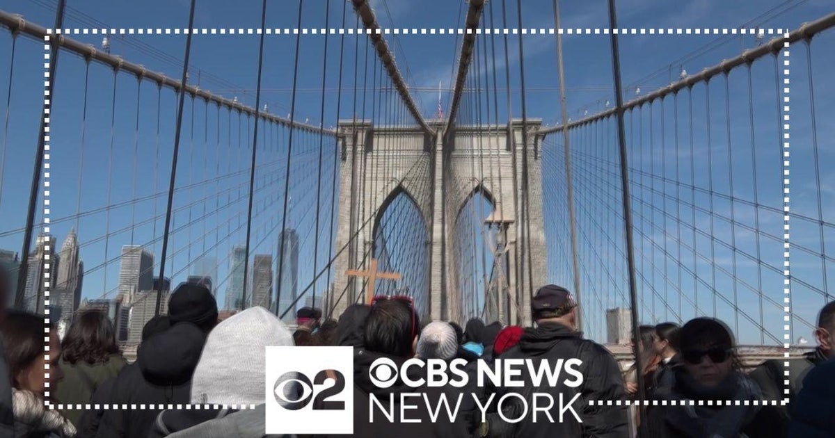 Hundreds cross Brooklyn Bridge in Way of the Cross tradition - CBS New York