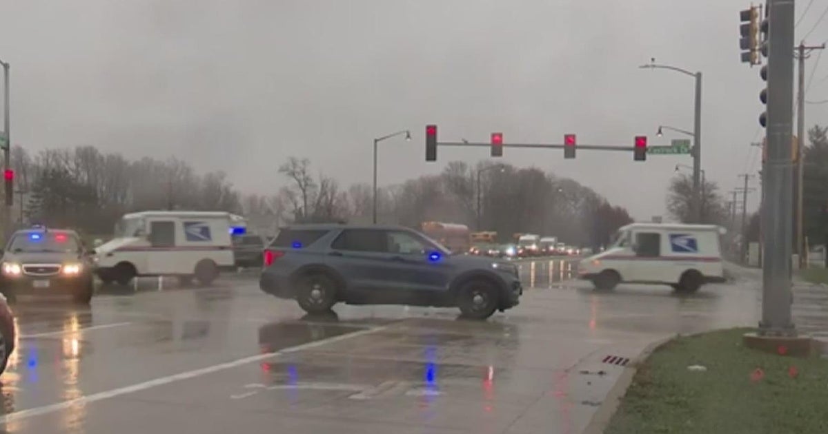 Procession for murdered mail carrier Jay Larson's mail in Rockford ...