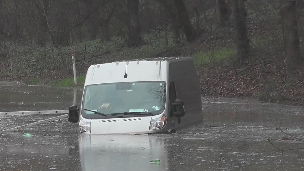 Heavy rain floods Pittsburgh-area roads as severe weather rolls in ...