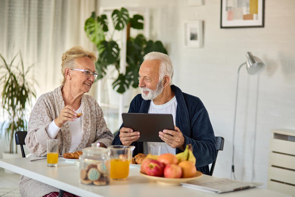 Life insurance vs. annuities: Which is better for seniors? - CBS News