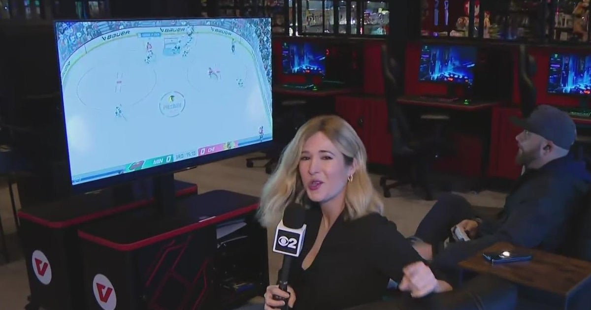 Velocity Esports in Woodfield Mall - CBS Chicago