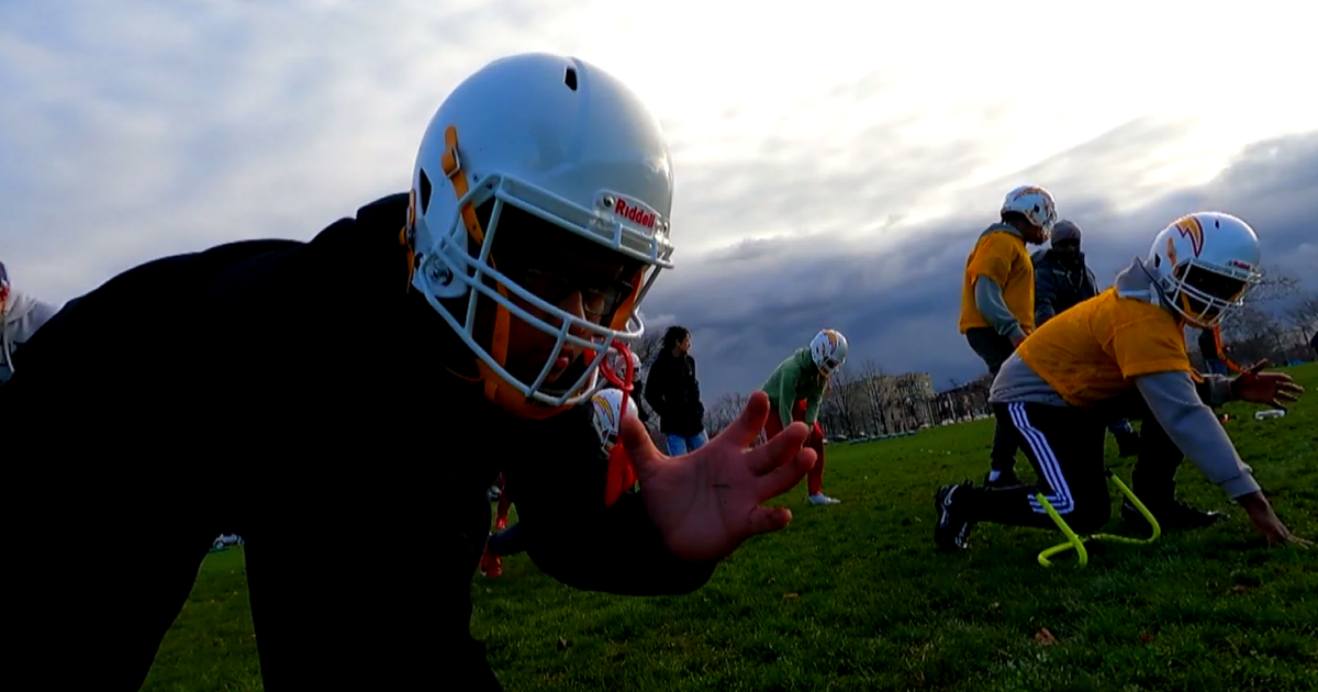 Community steps up for Chicago youth football team after fire destroys ...