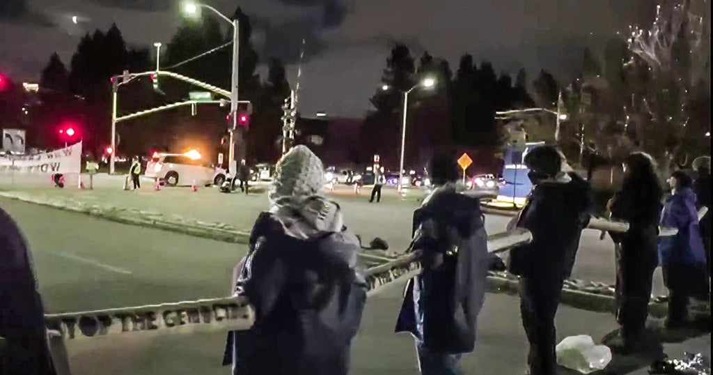 Protesters block entrances to Lockheed Martin in Sunnyvale - CBS San ...