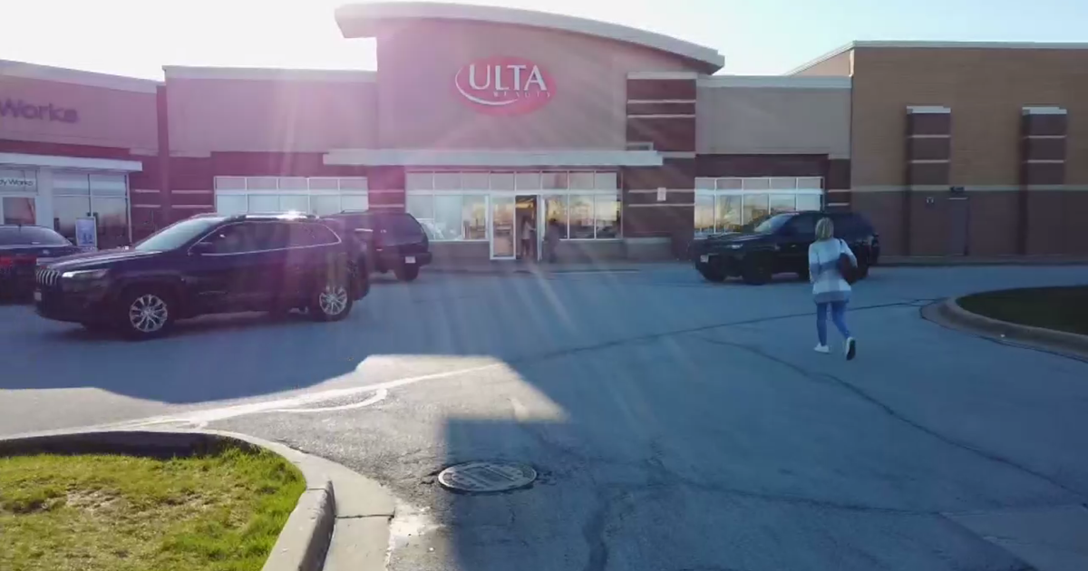 3 Ulta stores in suburban Chicago hit by crew of violent thieves - CBS ...