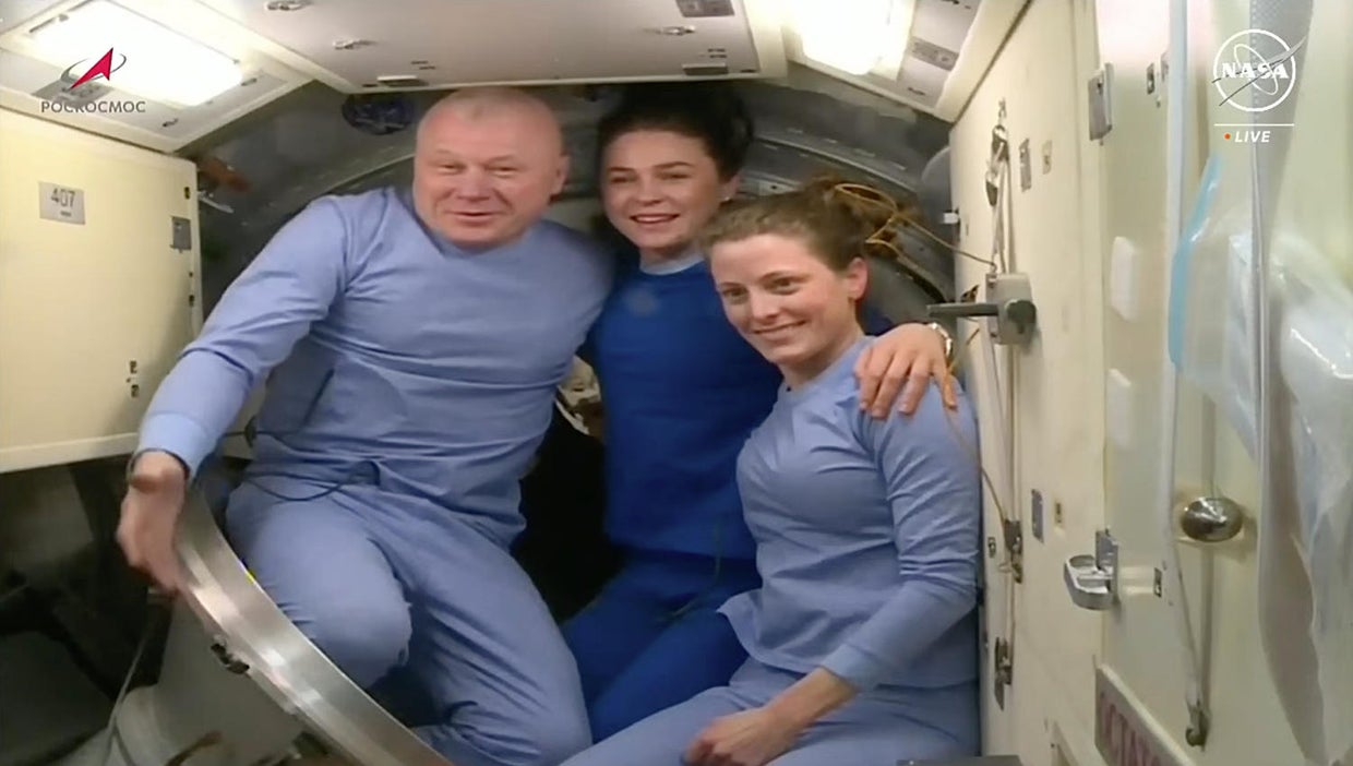 Russian Soyuz spacecraft brings crew of 3, including NASA astronaut ...