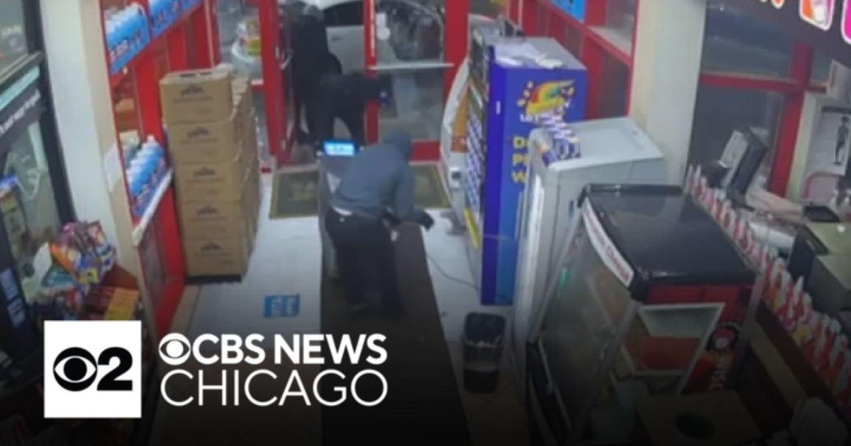 Thieves swipe ATM from Chicago gas station within seconds - CBS Chicago