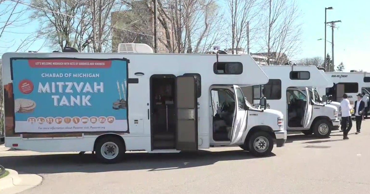 Mitzvah Tanks travel through Metro Detroit ahead of Passover - CBS Detroit