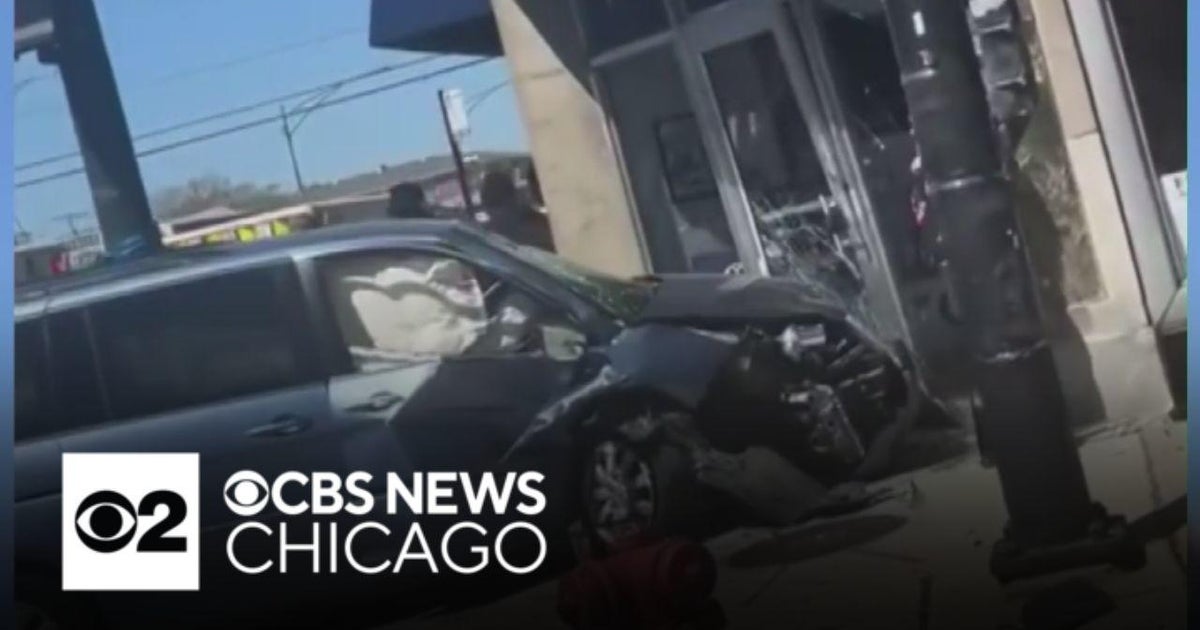 Van crashes into building, pedestrians on Chicago's Southwest Side ...
